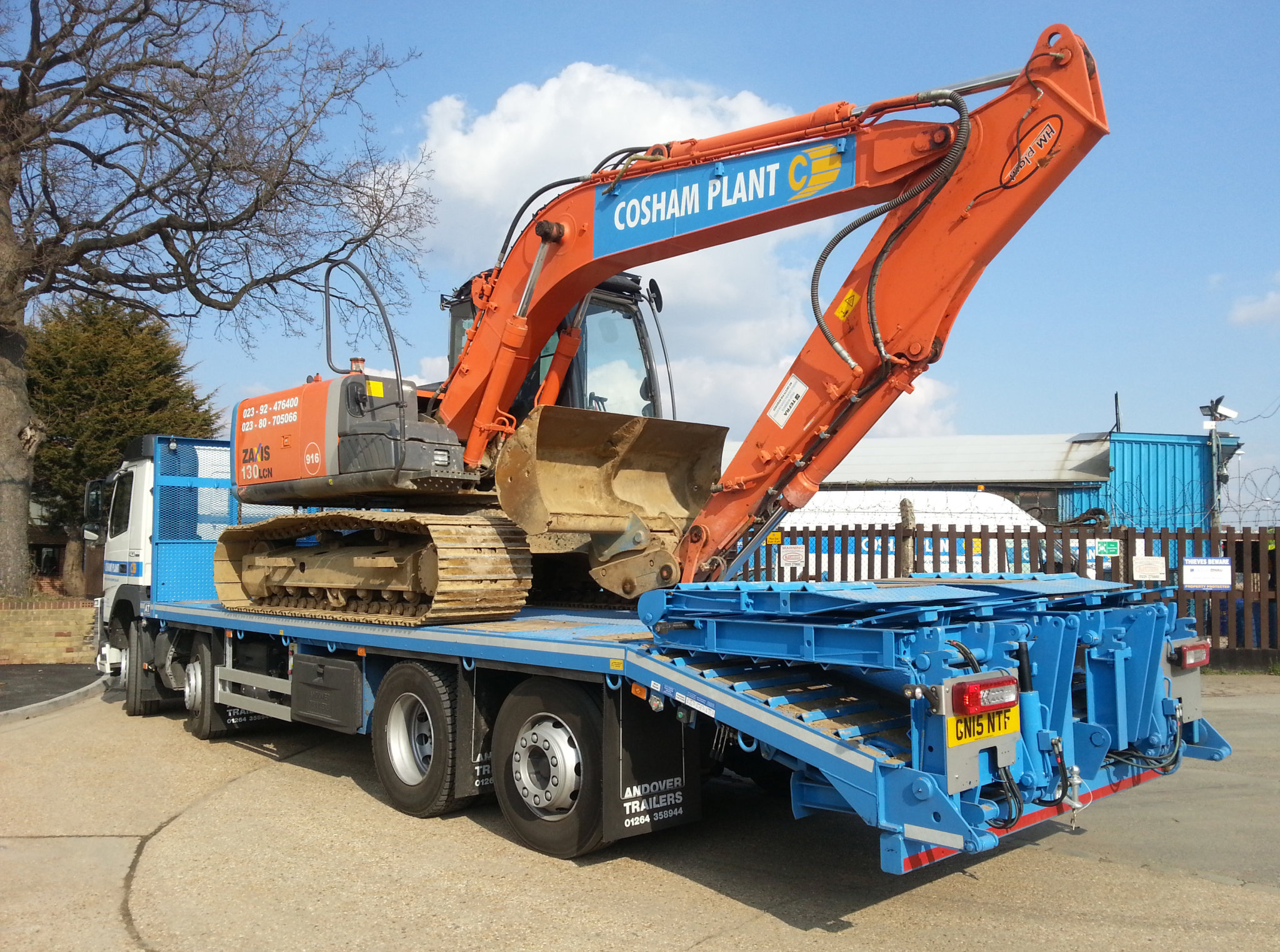 Cosham Plant Hire choose Andover Trailers plant body - HeavyTorque