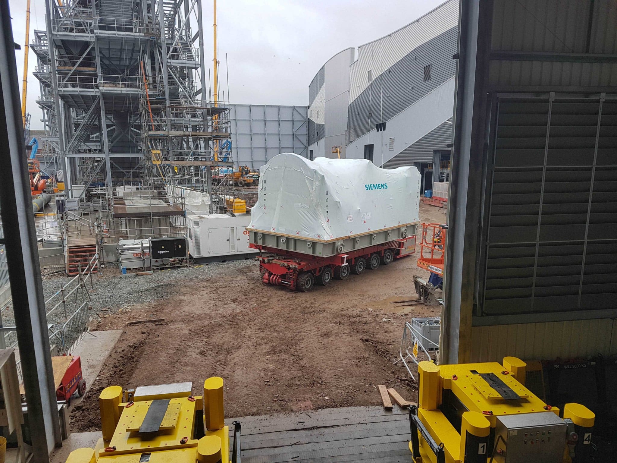 Collett Transport 1000 Tonne Enerpac Jack Up for Generator Lift ...