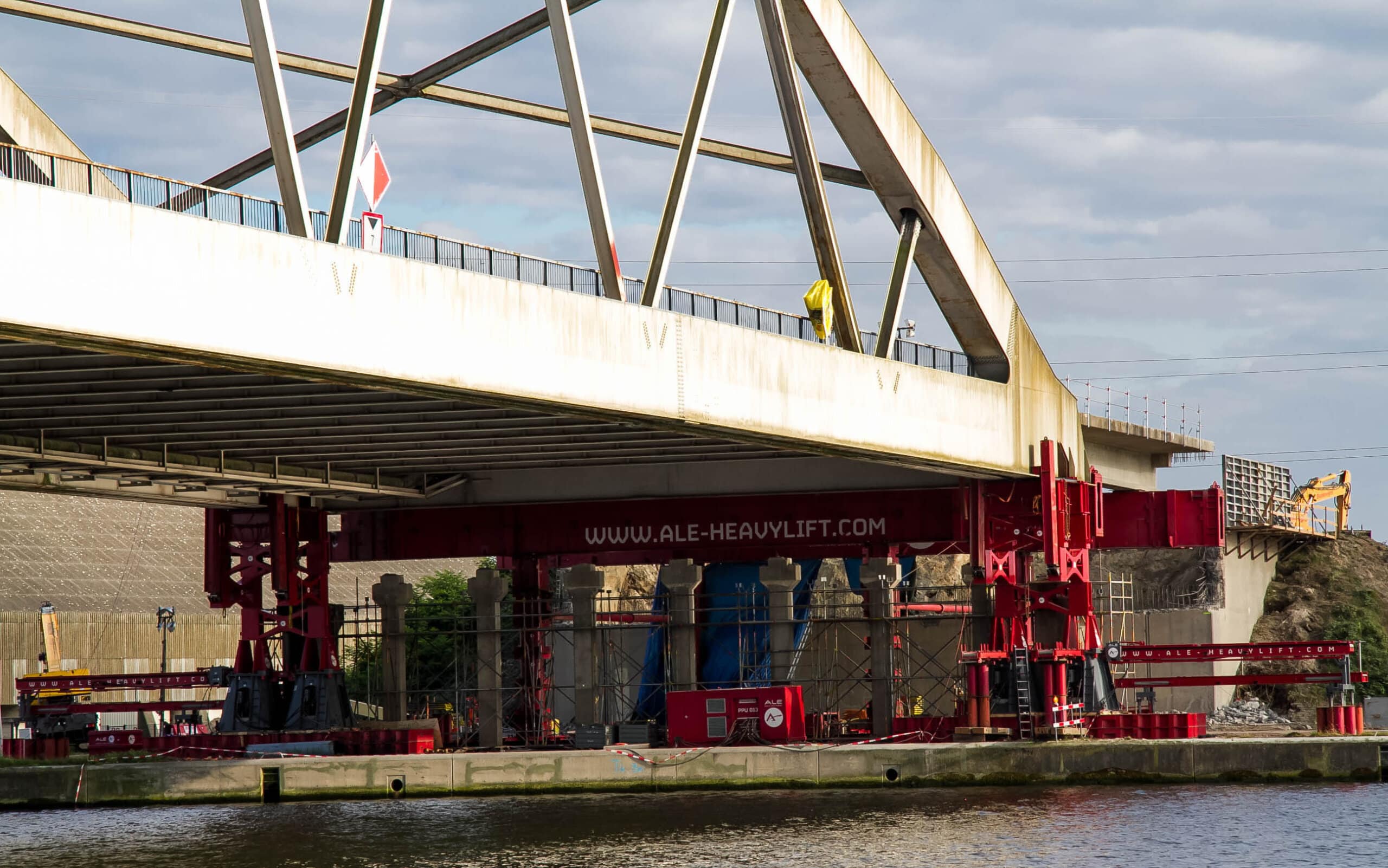 ALE Mega Jack performs first jack-up in Europe - HeavyTorque