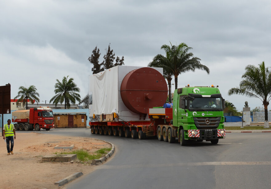 SLC: Turbine transport through Angola - HeavyTorque