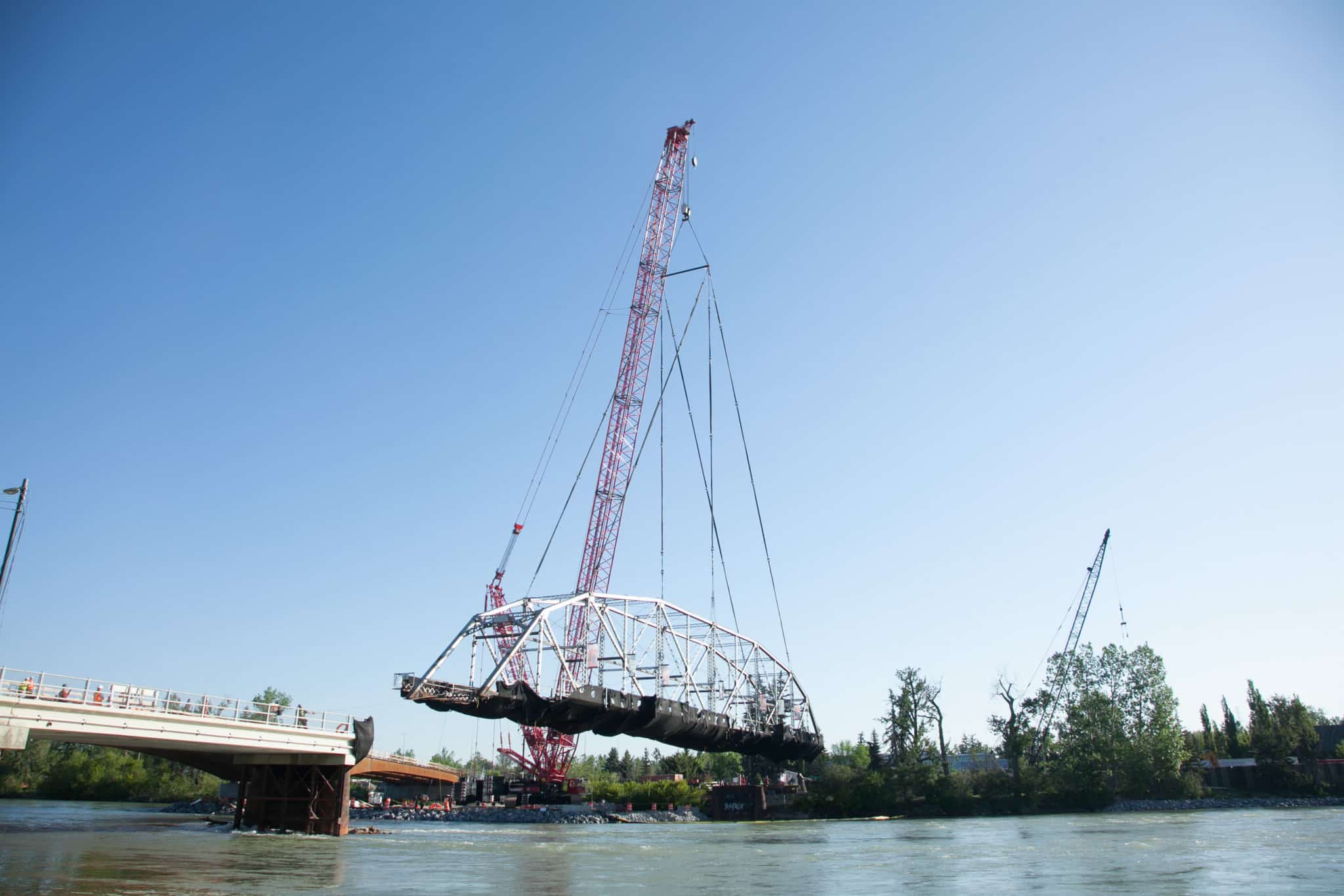 Mammoet removes historical 12th Street bridge in Calgary - HeavyTorque