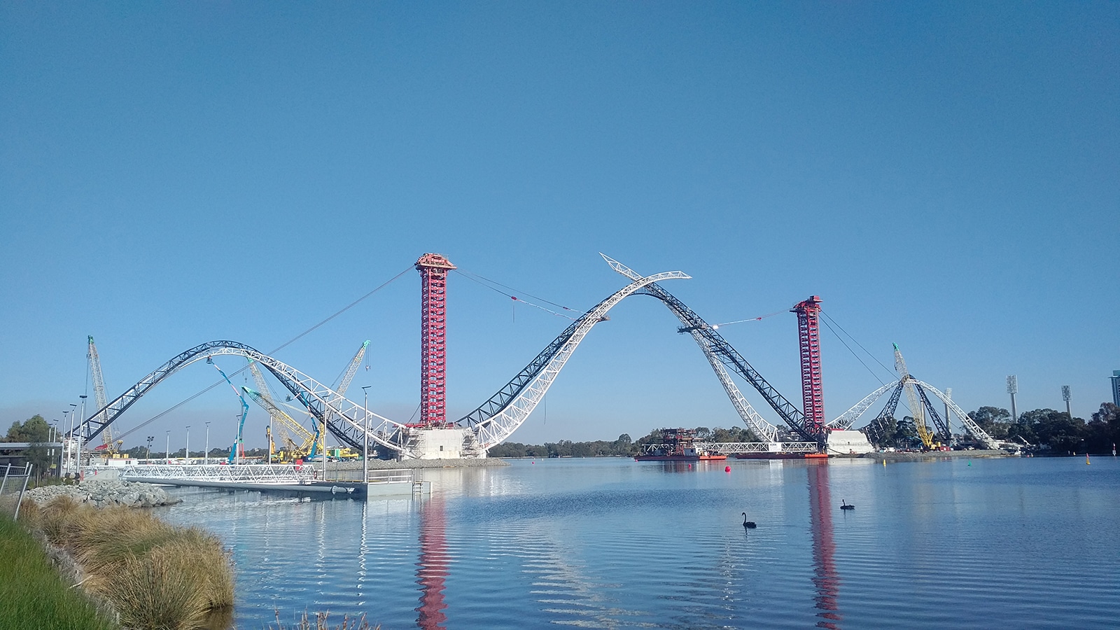 ALE use Mega Jack to install Perth bridge - HeavyTorque